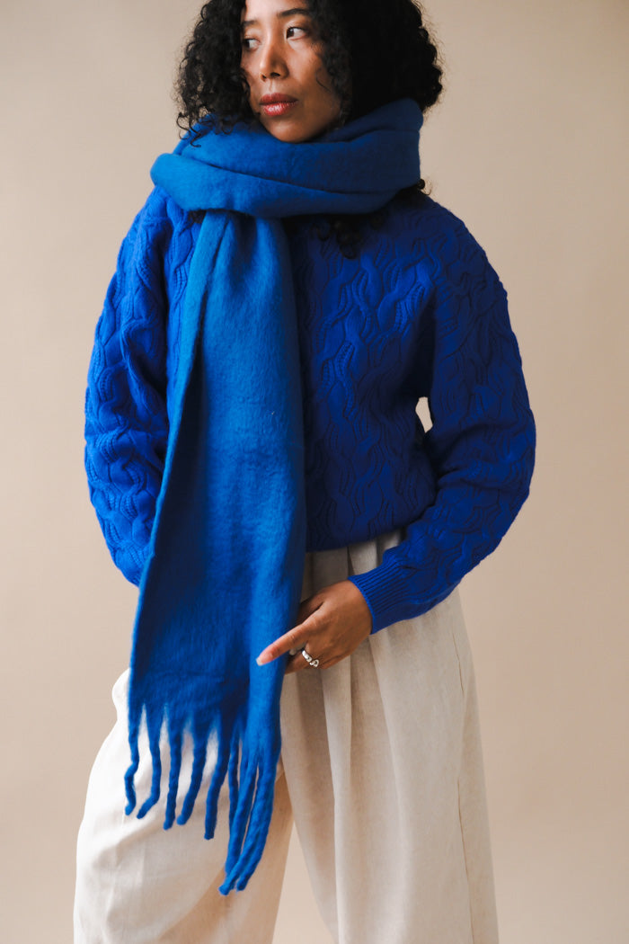 Super soft chunky vibrant cobalt blue scarf fringe detail | PIPE AND ROW